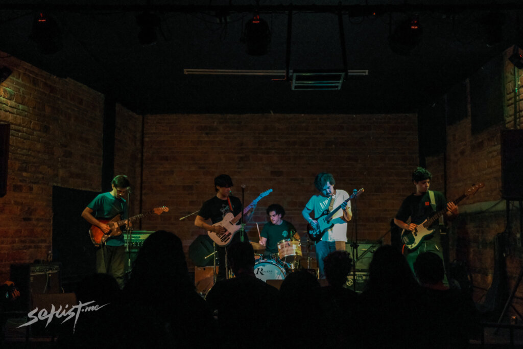Death Valley Girls Iluminan el Anexo Independencia