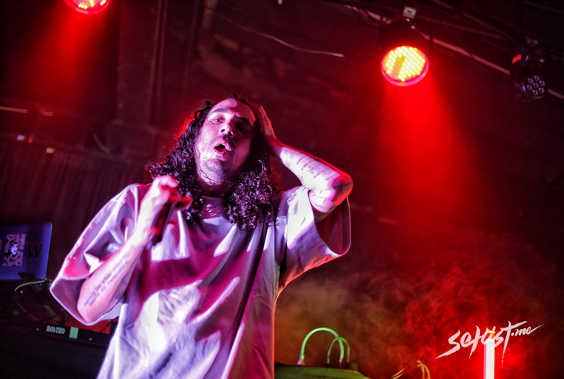 Tino el Pingüino, el rapero de la CDMX puso a brincar al Foro Independencia